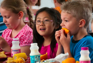 LAUSD gana su pugna de alimentos: se dará fin al despilfarro de $50 ...